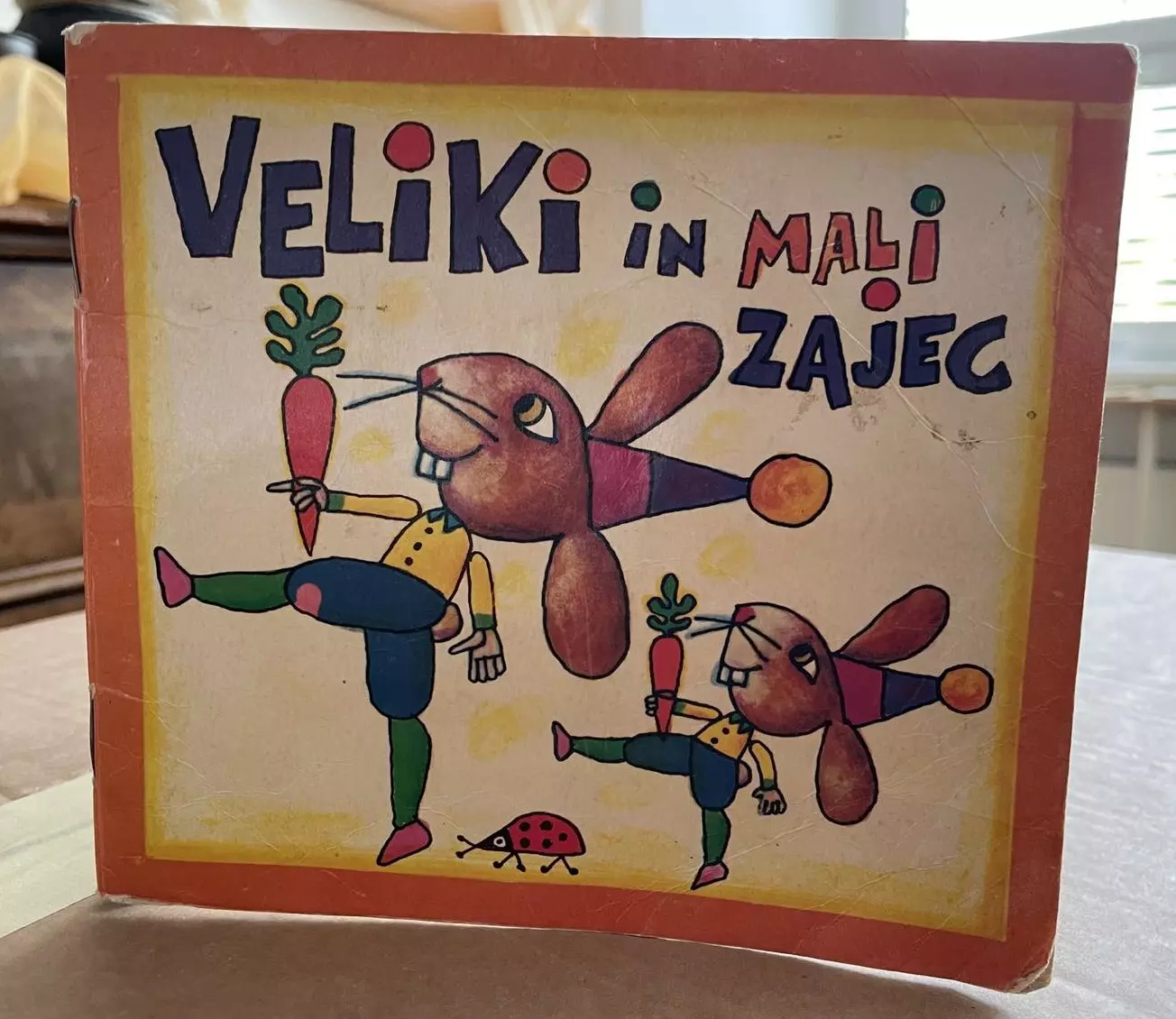 Leti, leti čebelica, že 70 let | Vrtec Vodmat - Radi vedno radovedni