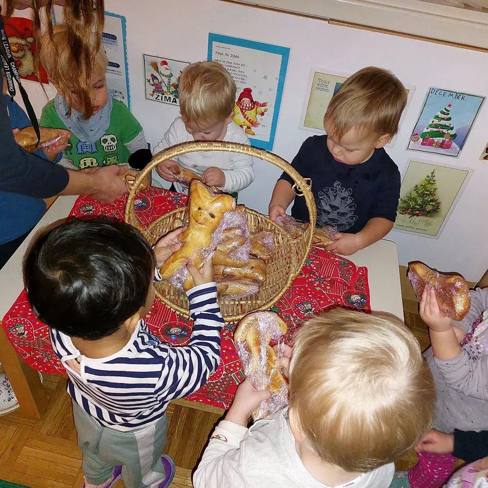 Miklavževanje in obisk dedka Mraza | Vrtec Vodmat - Radi vedno radovedni